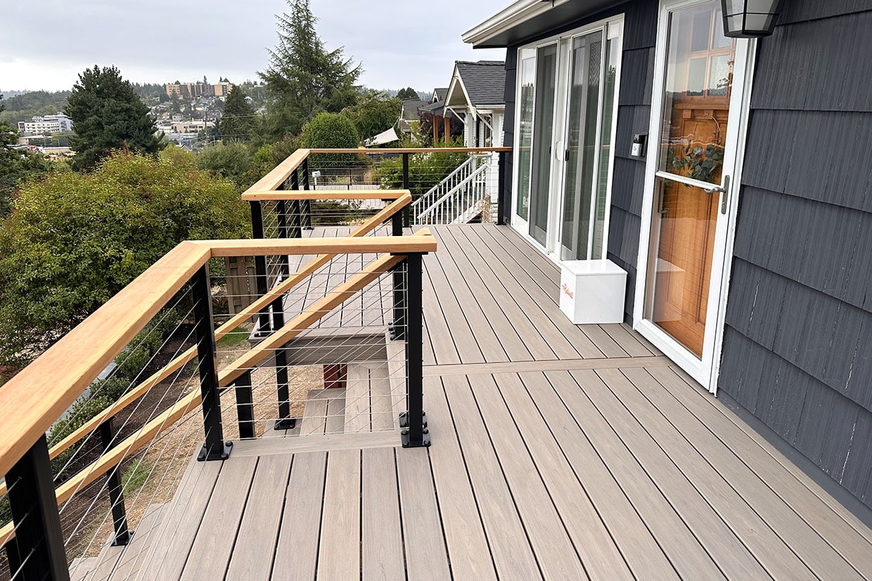 Sleek Horizontal Deck Railing Ideas For Modern Appeal